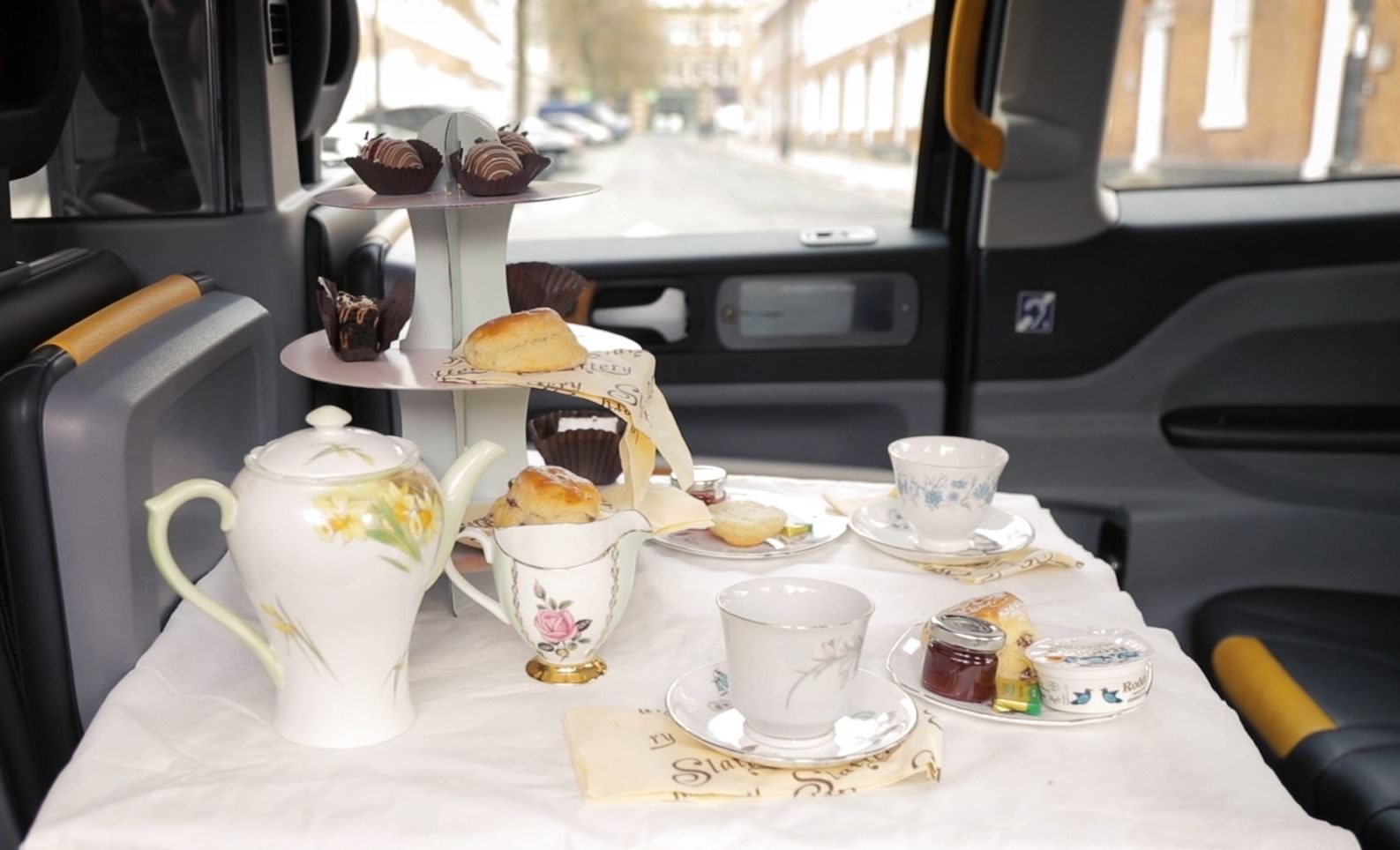 Afternoon Tea Taxi Tour - Manchester Taxi Tours